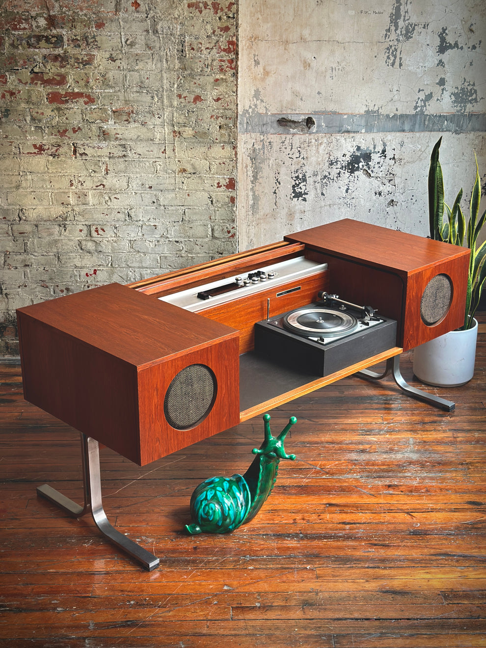 Electrohome 701 Retro-Engineered Stereo Console – Vintage Source